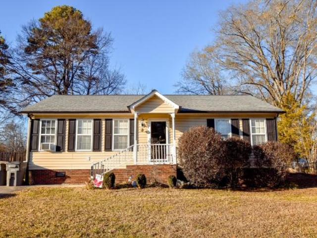 3 Br, 2 bath, Single Family 407 Cook St