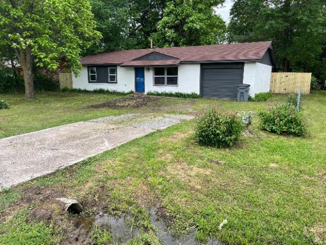 3 Br, 2 bath, Single Family 407 SW 4th St