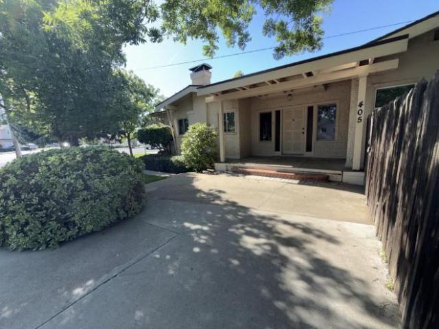 3 Br, 2 bath, Single Family 405 N 1st Ave