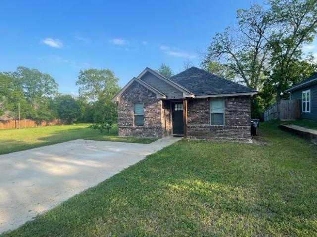 3 Br, 2 bath, Single Family 408 W Johnson St