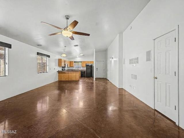 3 Br, 2 bath, Single Family 409 E Geronimo Bluff Loop