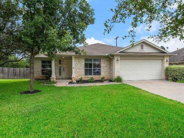 3 Br, 2 bath, Single Family 4105 Pebble Ridge Cv