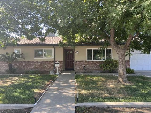 3 Br, 2 bath, Single Family 417 E Magnolia Ave