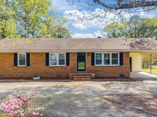 3 Br, 2 bath, Single Family 4149 Woodcrest Rd