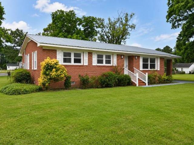 3 Br, 2 bath, Single Family 414 E Bostic St