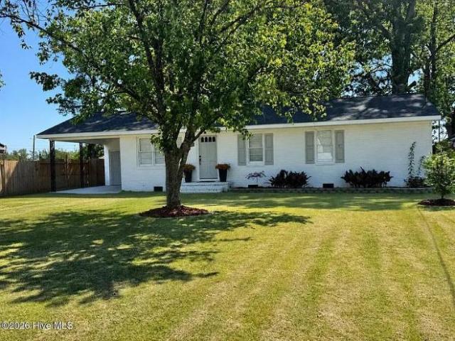 3 Br, 2 bath, Single Family 4155 N Lee St