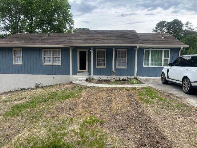 3 Br, 2 bath, Single Family 4170 Etowah Dr SE
