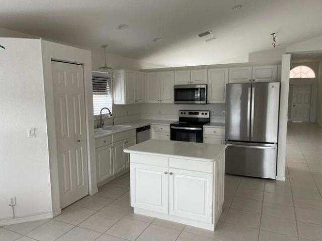 3 Br, 2 bath, Single Family 4178 Bluff Harbor Way
