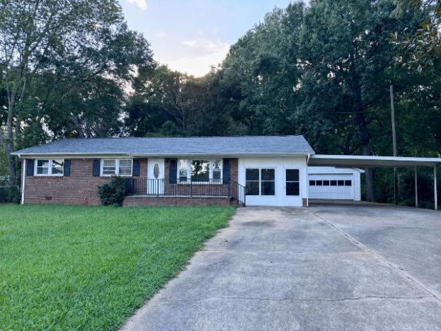 3 Br, 2 bath, Single Family 4205 Greenhaven Ln
