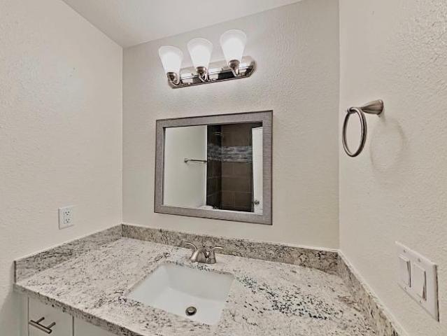 3 Br, 2 bath, Single Family 420 E Tulane Dr