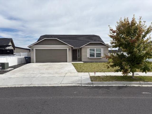 3 Br, 2 bath, Single Family 4213 W Wood Ct