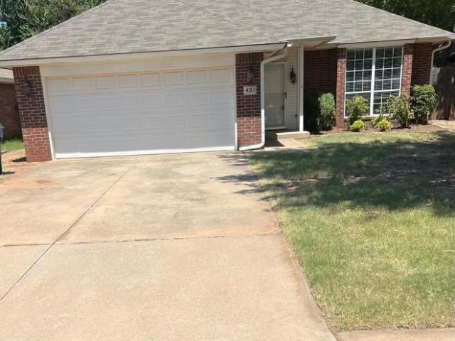 3 Br, 2 bath, Single Family 421 W 10th