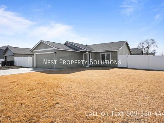3 Br, 2 bath, Single Family 422 N Washington St