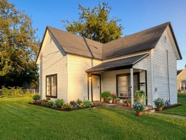 3 Br, 2 bath, Single Family 426 North Clements St