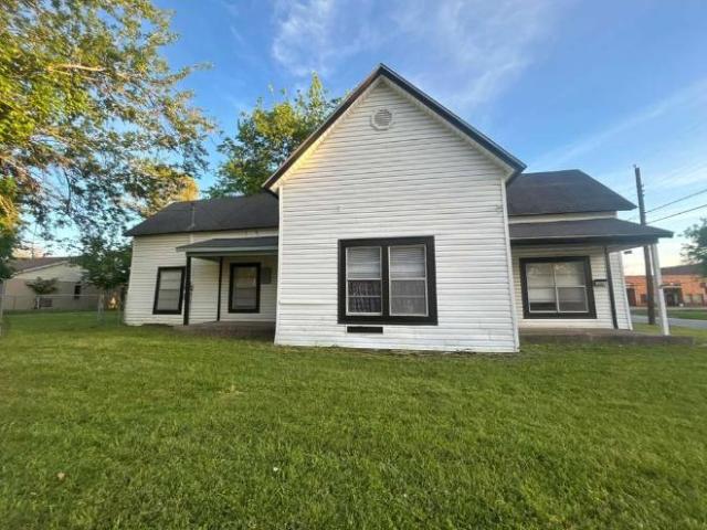 3 Br, 2 bath, Single Family 426 North Clements St