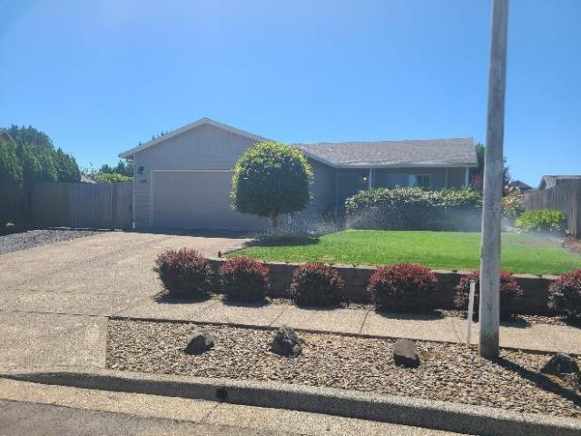 3 Br, 2 bath, Single Family 429 S Jasper Cir