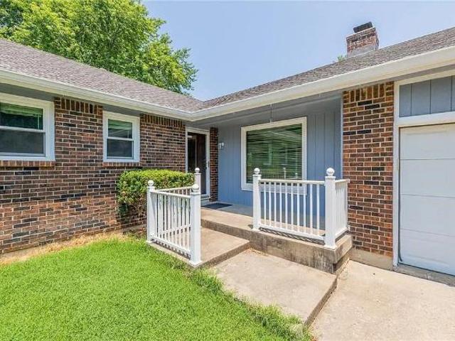 3 Br, 2 bath, Single Family 430 N Persimmon Dr