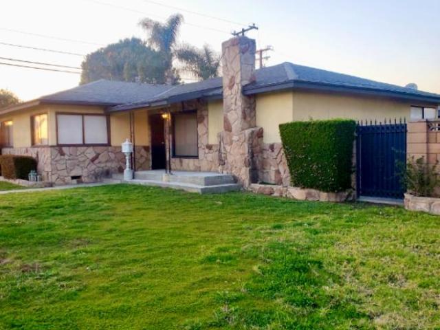 3 Br, 2 bath, Single Family 431 E Michelle St