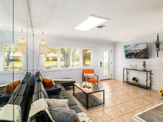 3 Br, 2 bath, Single Family 4326 Blonigen Ave