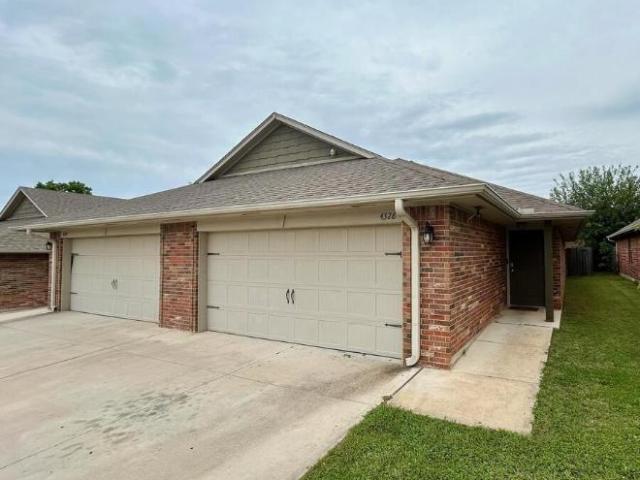 3 Br, 2 bath, Single Family 4328 Edinburg Way