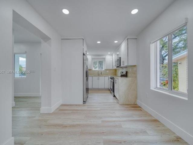 3 Br, 2 bath, Single Family 4345 SW 5th Ter