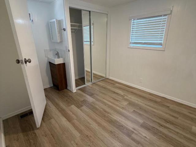 3 Br, 2 bath, Single Family 435 E Gardena Blvd