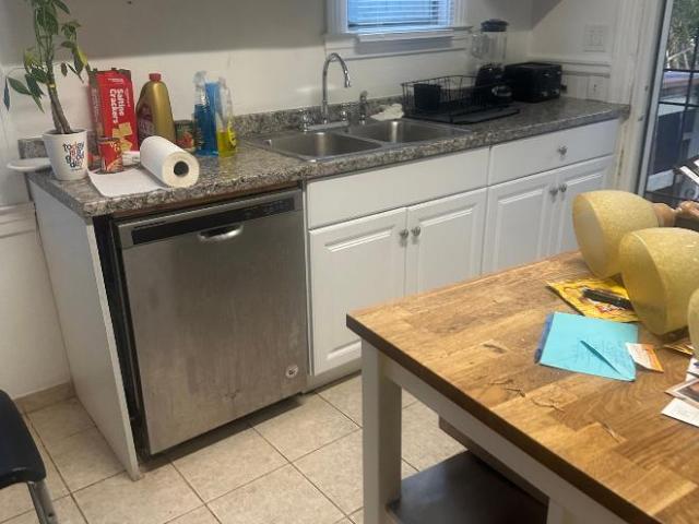 3 Br, 2 bath, Single Family 438 61st St