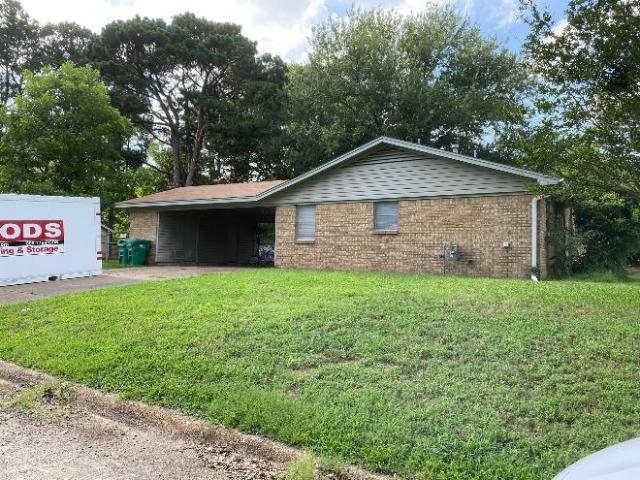 3 Br, 2 bath, Single Family 43 Holly Ln