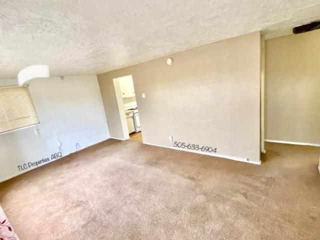 3 Br, 2 bath, Single Family 4 Quincy St NE