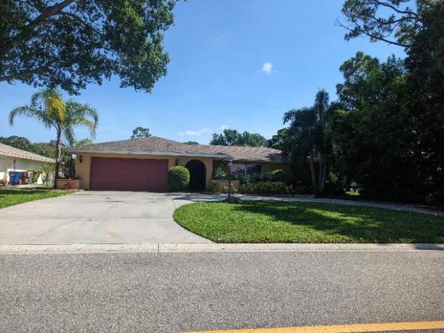 3 Br, 2 bath, Single Family 5409 Palm Aire Drive