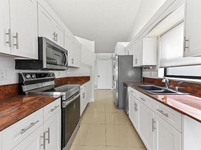 3 Br, 2 bath, Single Family 5421 Helene Circle