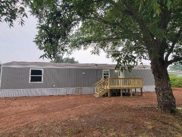 3 Br, 2 bath, Single Family 5435 Clear View Dr