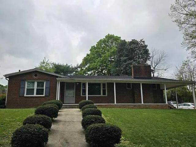 3 Br, 2 bath, Single Family 548 Greenway Dr