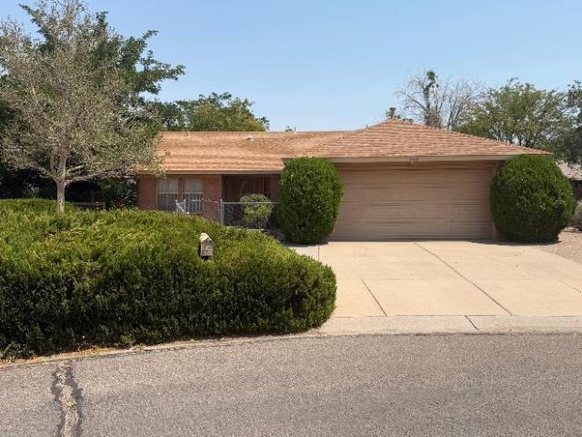 3 Br, 2 bath, Single Family 5516 Cochiti Ct NW