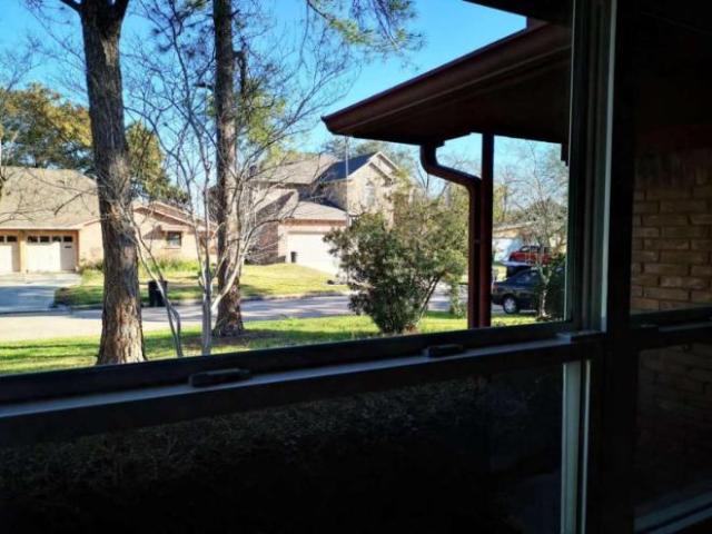 3 Br, 2 bath, Single Family 5527 Darnell
