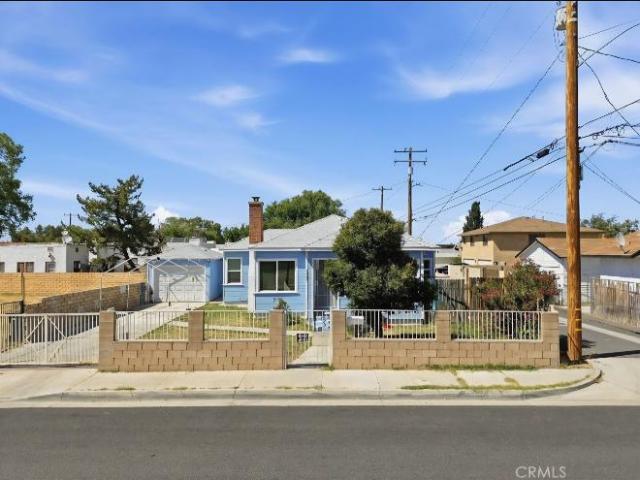 3 Br, 2 bath, Single Family 557 W Oldfield