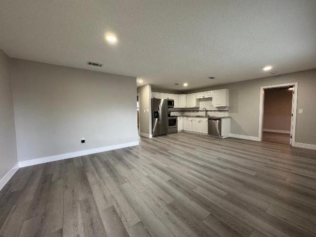 3 Br, 2 bath, Single Family 555 Cadillac Blvd