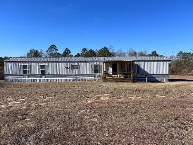3 Br, 2 bath, Single Family 555 Madray Springs Rd