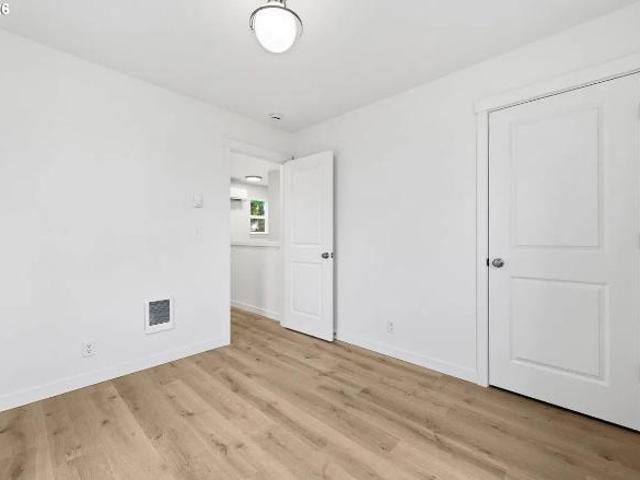 3 Br, 2 bath, Single Family 5592 Burnett Ave