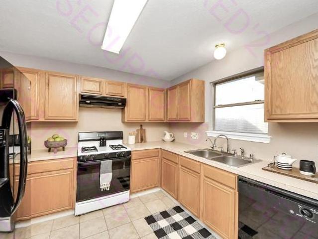 3 Br, 2 bath, Single Family 5615 Brenwood Glen Trl