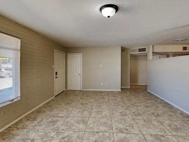 3 Br, 2 bath, Single Family 5616 W Campbell Ave