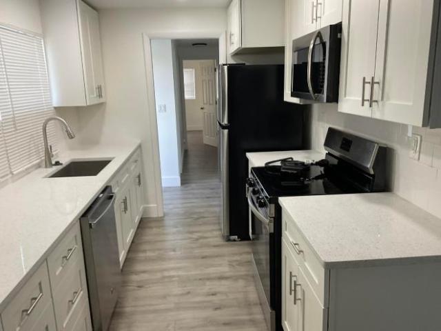 3 Br, 2 bath, Single Family 5662 Parke Avenue