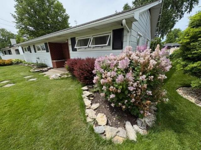 3 Br, 2 bath, Single Family 5693 E Eagle Dr
