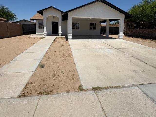 3 Br, 2 bath, Single Family 574 N Bernal Dr