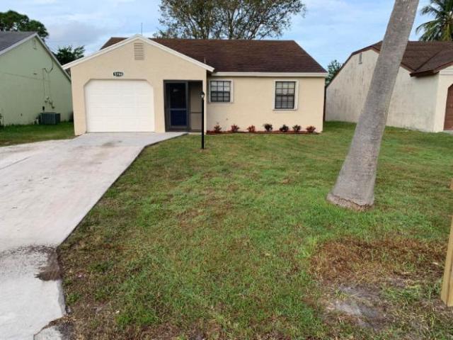 3 Br, 2 bath, Single Family 5794 SE Mitzi Ln