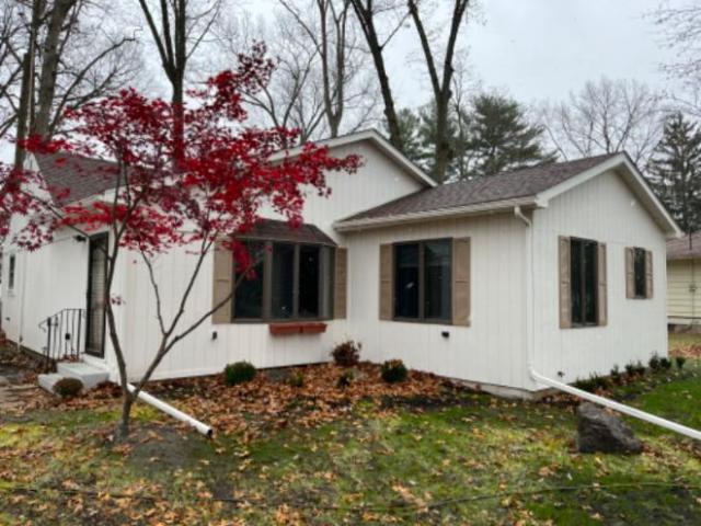 3 Br, 2 bath, Single Family 5822 Balfour Rd