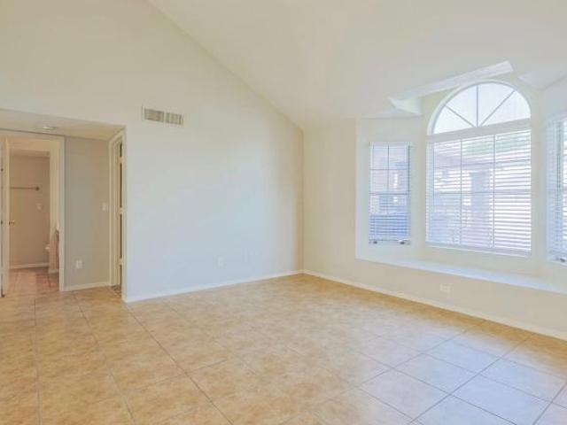 3 Br, 2 bath, Single Family 5829 S 42nd St