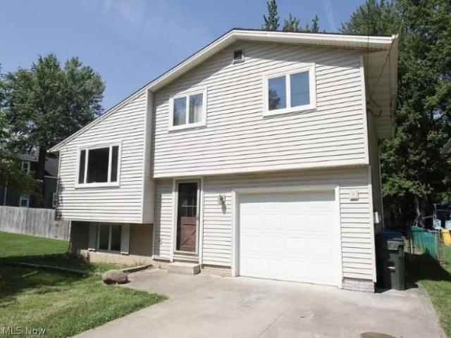 3 Br, 2 bath, Single Family 5850 Broad Blvd