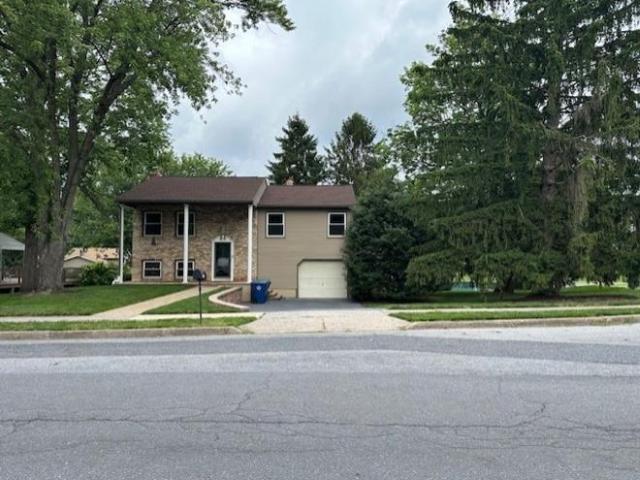 3 Br, 2 bath, Single Family 5890 Fox St