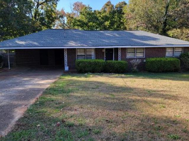 3 Br, 2 bath, Single Family 5905 Phillips Dr